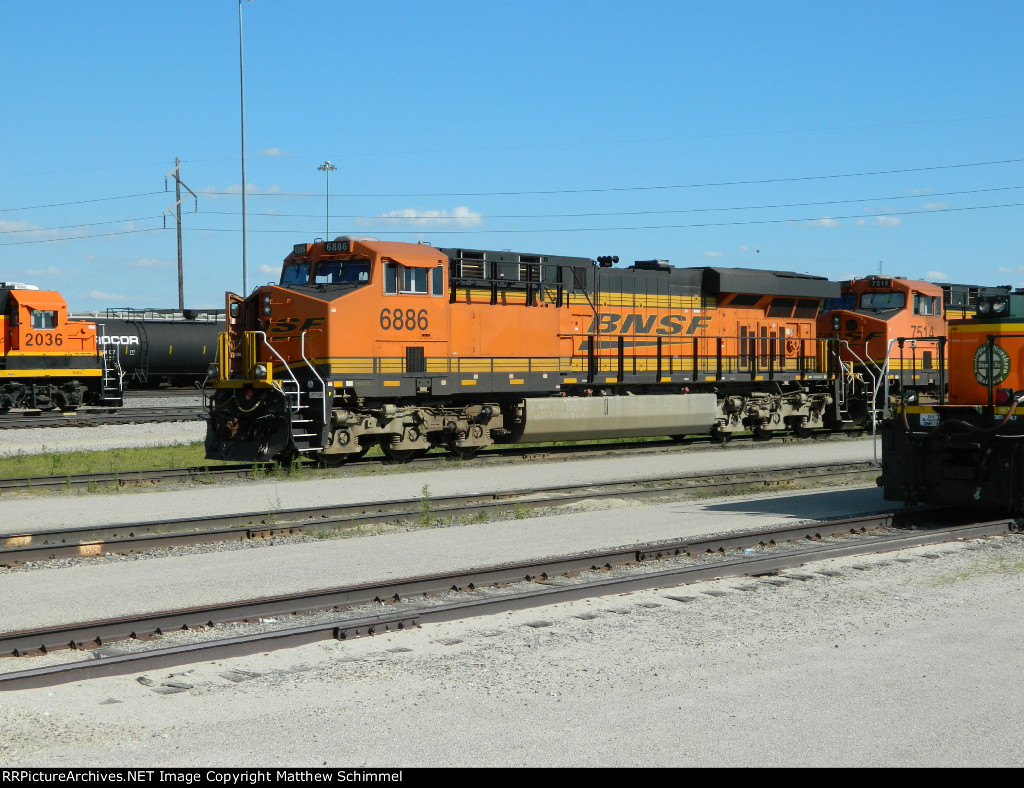 BNSF 6886